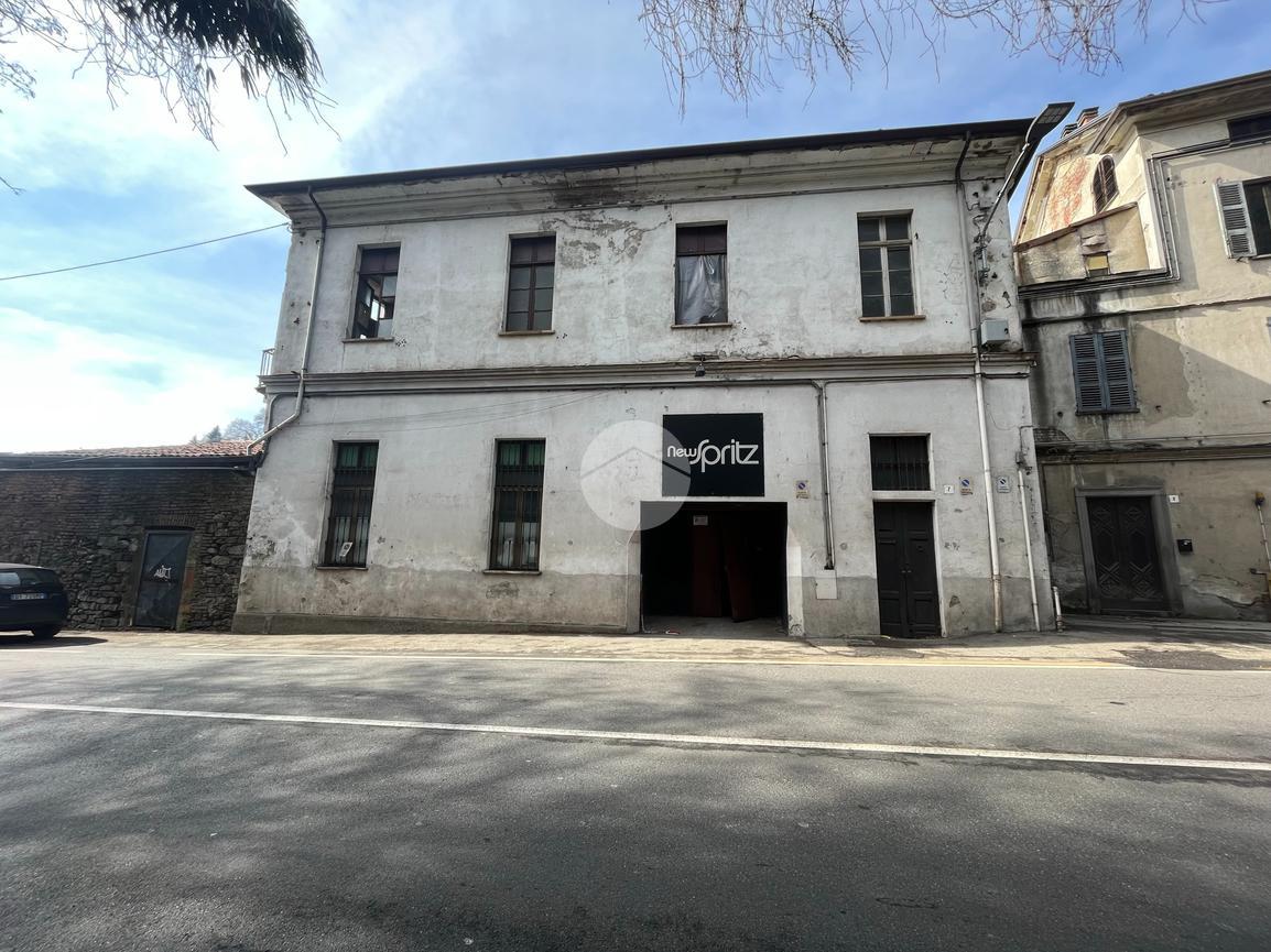 Palazzina commerciale in vendita a Biella