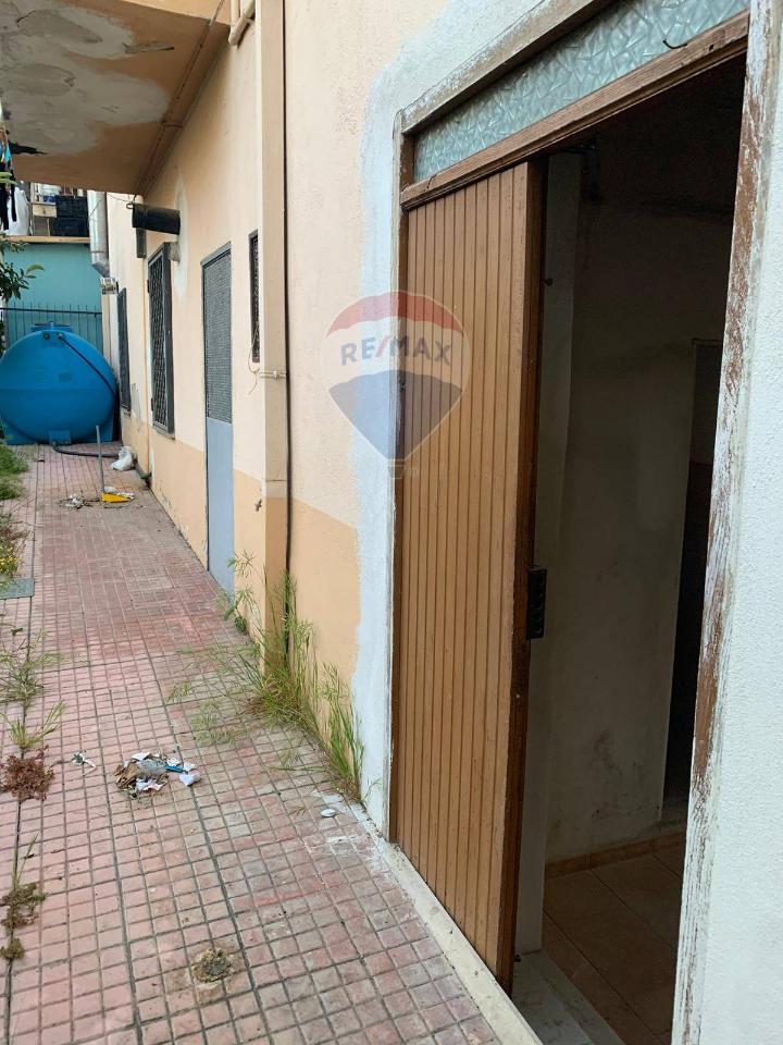 Esercizio commerciale in affitto a Corigliano-Rossano