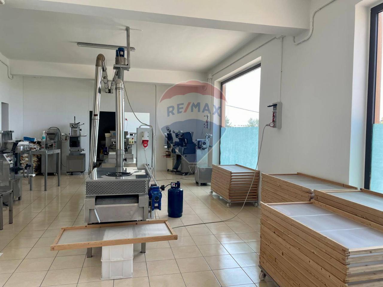 Esercizio commerciale in vendita a Corigliano-Rossano