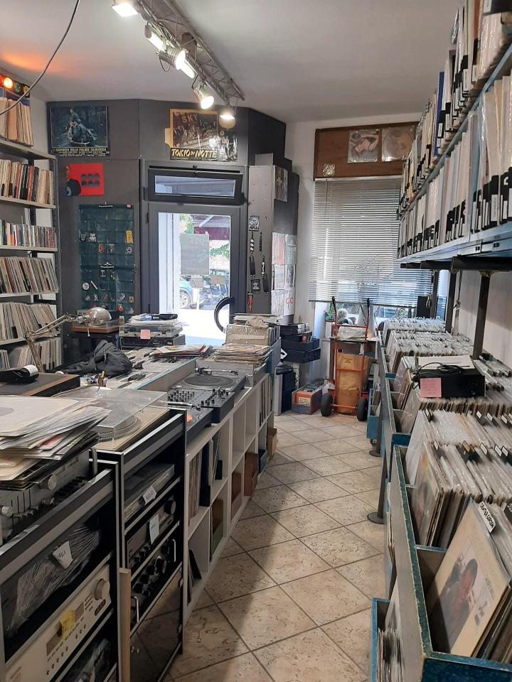 Locale commerciale in vendita a Pisa