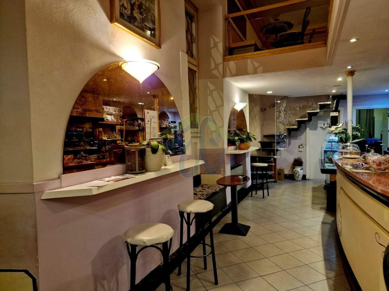 Palazzina commerciale in vendita a Piacenza