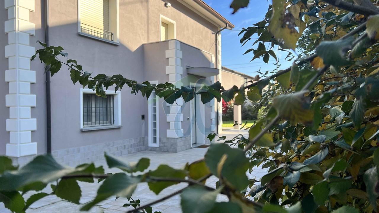 Villa in vendita a Castelvetro Piacentino