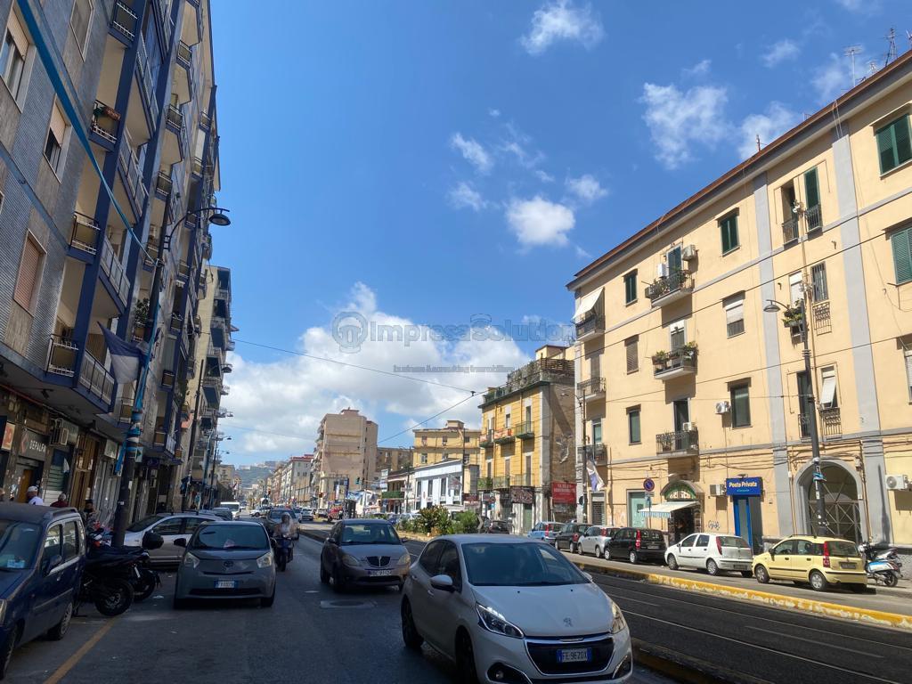 Negozio in affitto a Napoli