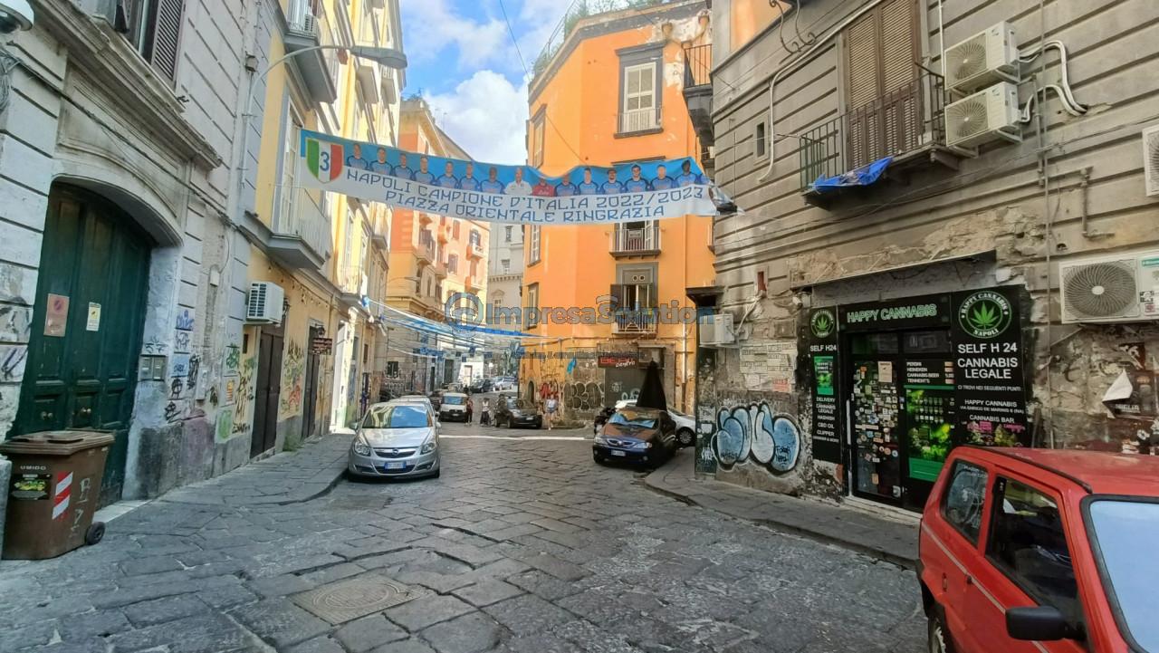 Negozio in vendita a Napoli