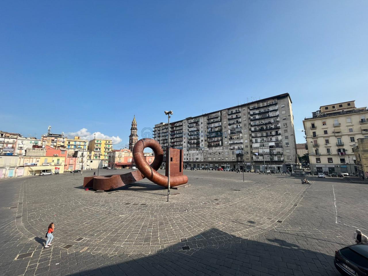 Negozio in affitto a Napoli