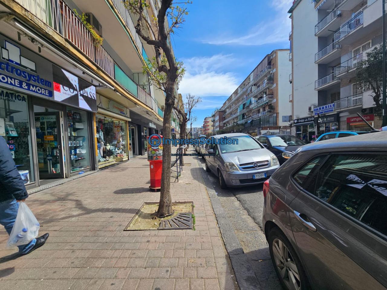 Negozio in affitto a Napoli