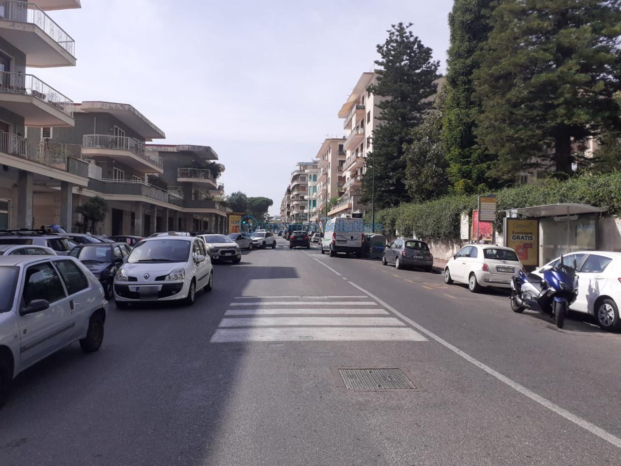 Negozio in affitto a Napoli