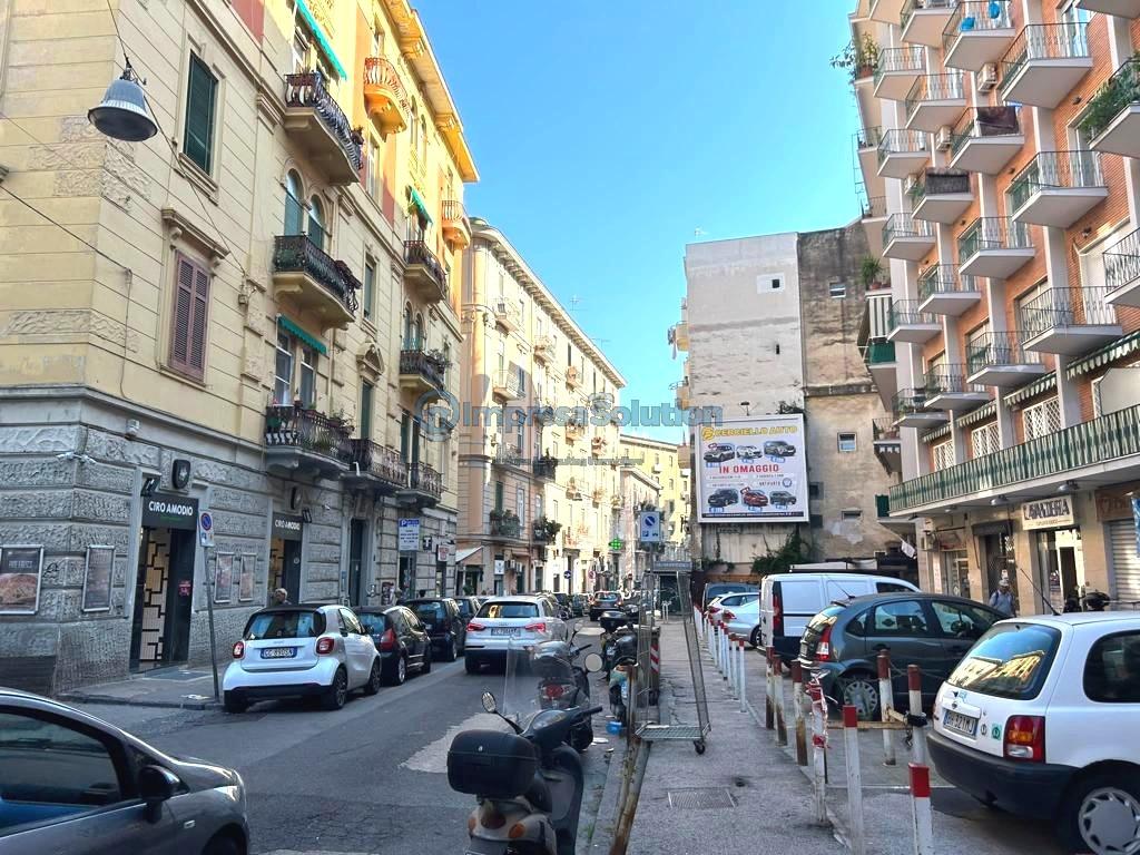 Negozio in affitto a Napoli