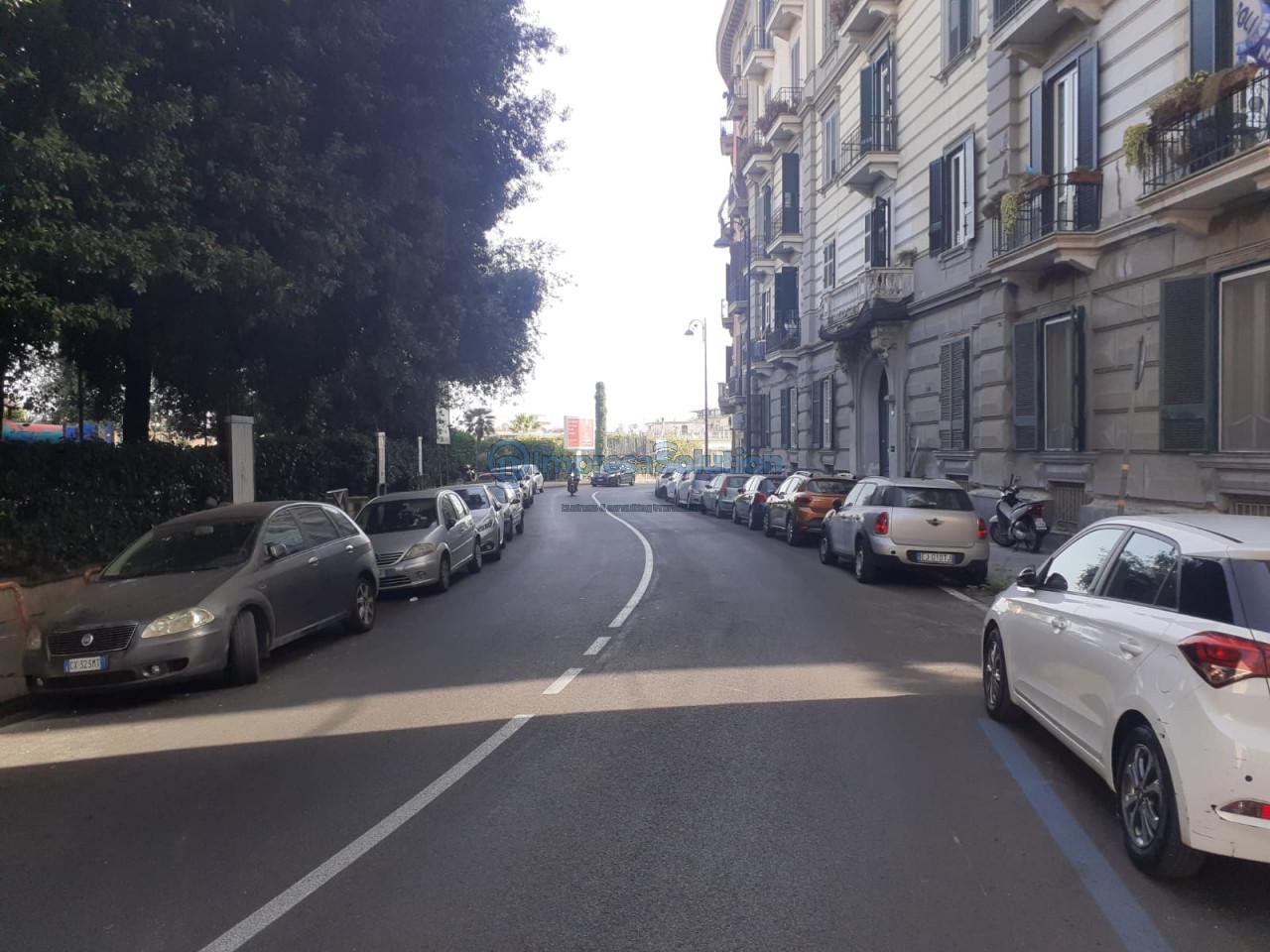 Negozio in affitto a Napoli