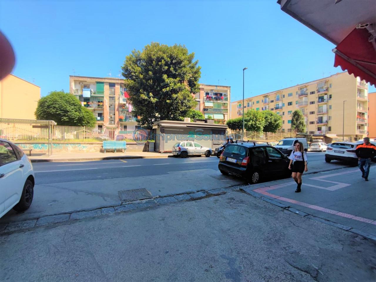 Negozio in affitto a Napoli