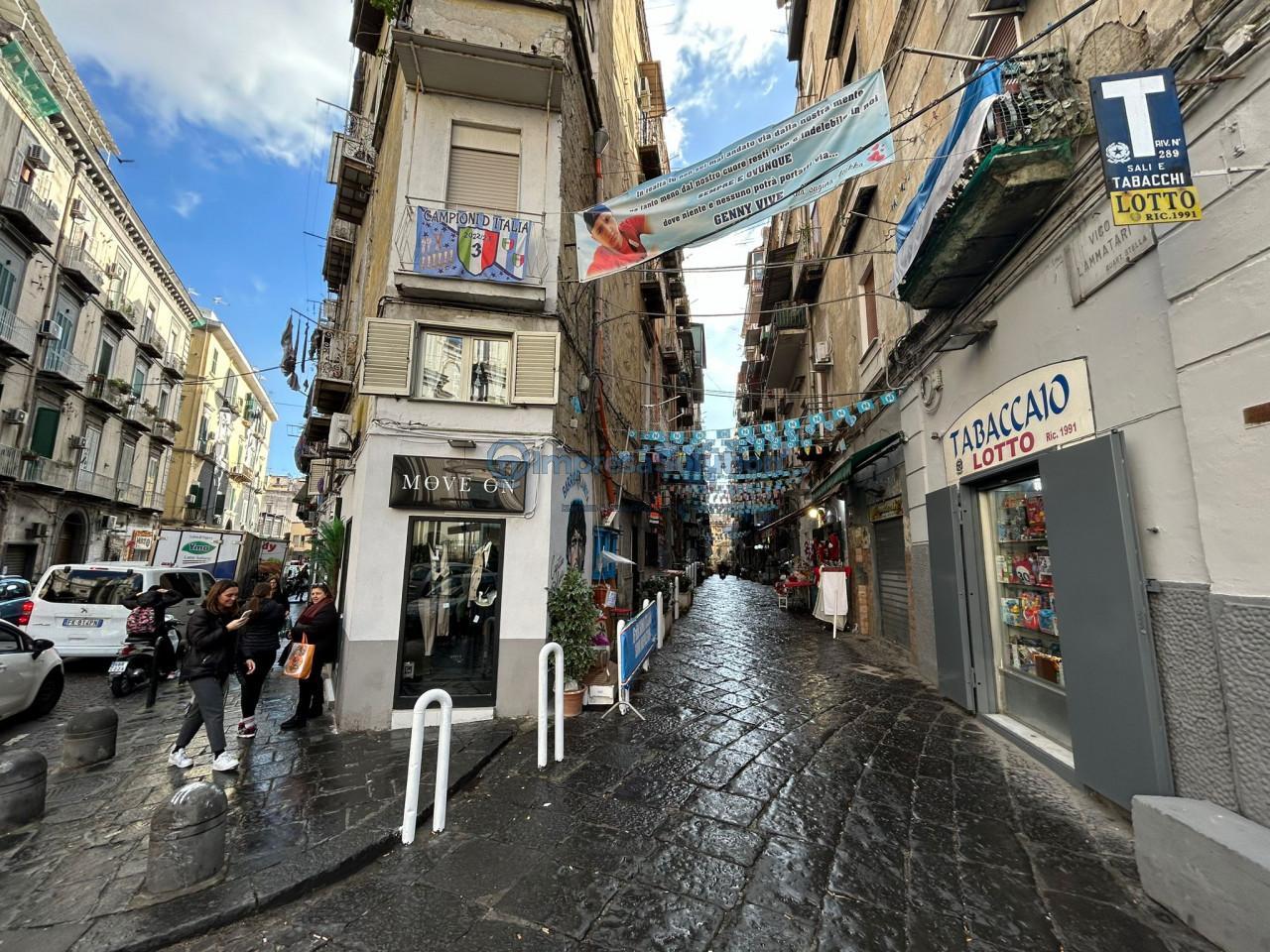 Negozio in vendita a Napoli