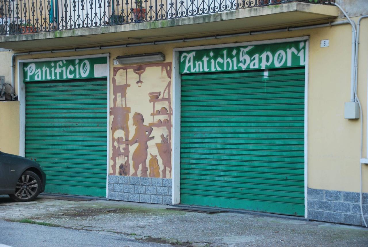 Locale commerciale in vendita a Olgiate Olona