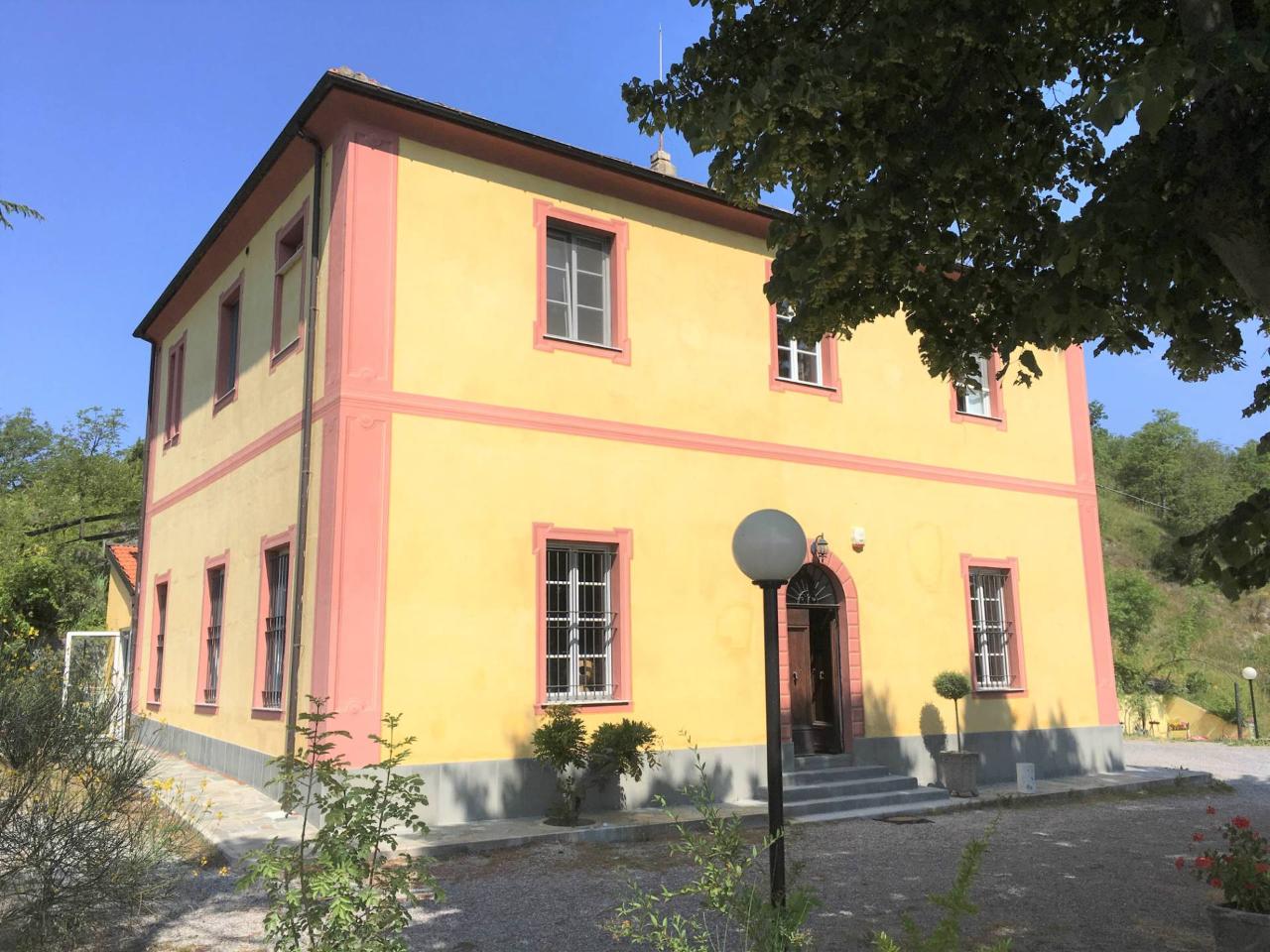 Villa in vendita a Cairo Montenotte