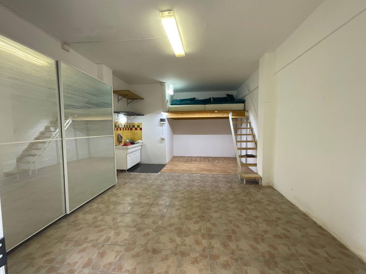 Magazzino in vendita a Savona