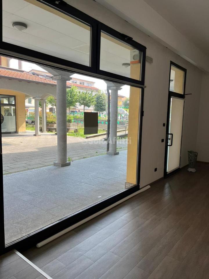 Negozio in affitto a Venegono Inferiore