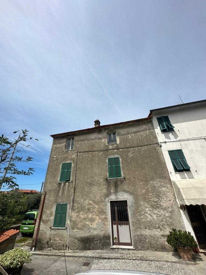 Porzione di casa in vendita a Montignoso
