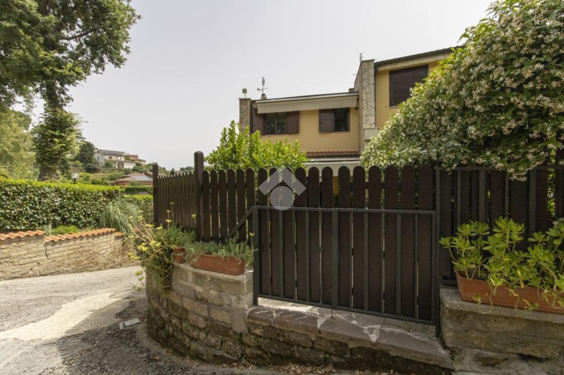 Villa in vendita a Castelnuovo Di Porto