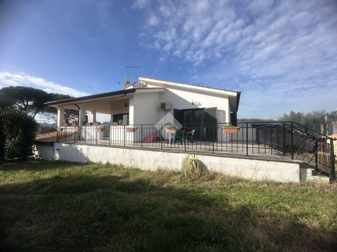 Villa in vendita a Castelnuovo Di Porto