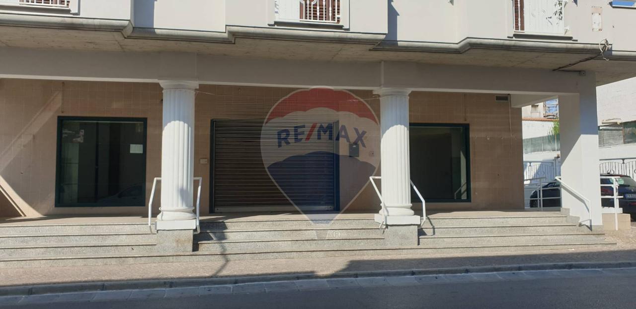Negozio in affitto a Curti