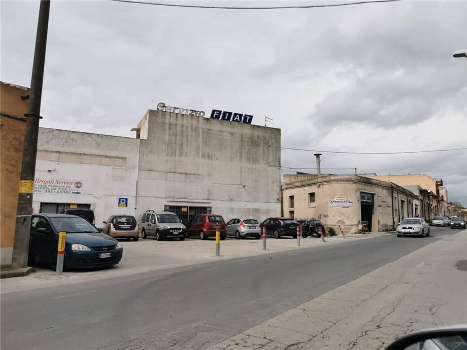 Locale commerciale in vendita a Siracusa