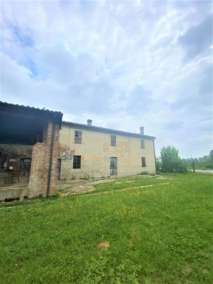 Rustico in vendita a Castelvetro Piacentino