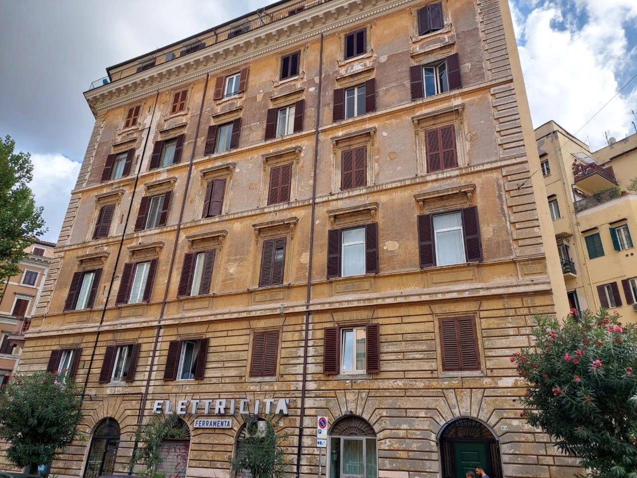 Negozio in affitto a Roma