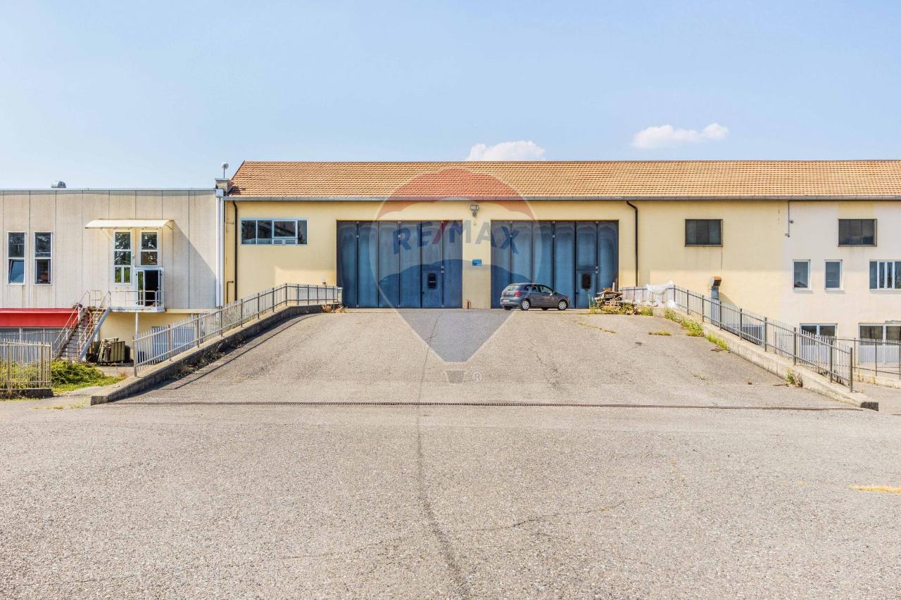 Capannone in vendita a Carnago