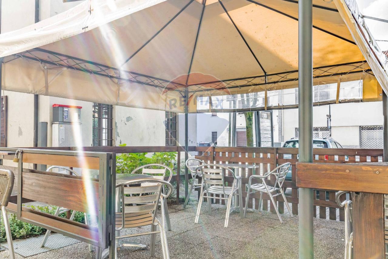 Esercizio commerciale in vendita a Cairate