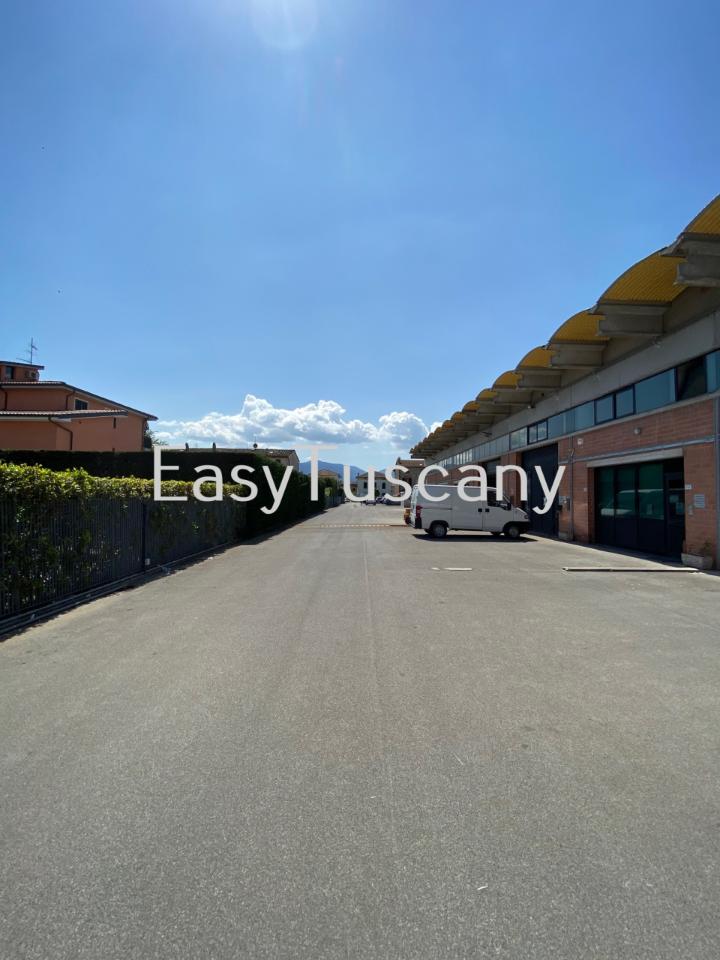 Capannone in vendita a Lucca