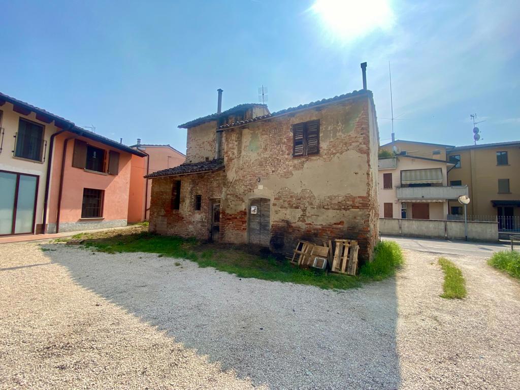 Rustico in vendita a Gerre De' Caprioli