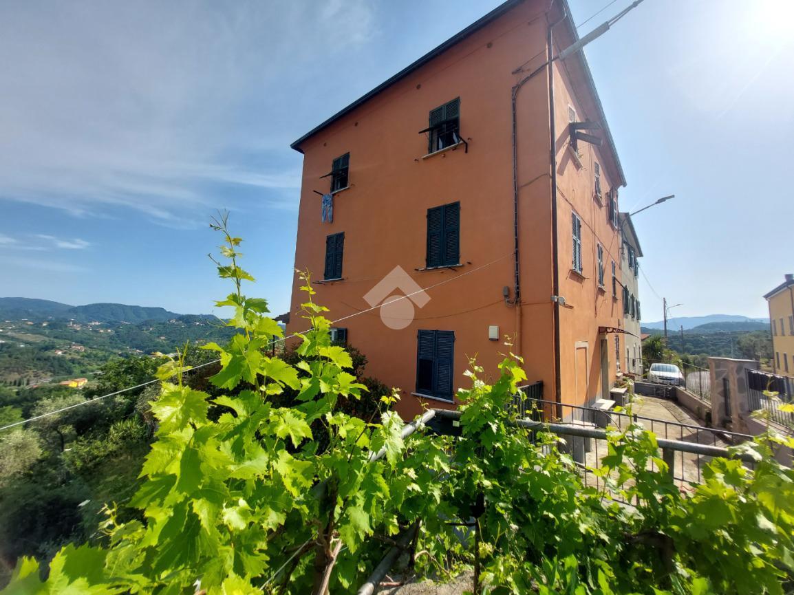 Appartamento in vendita a Vezzano Ligure