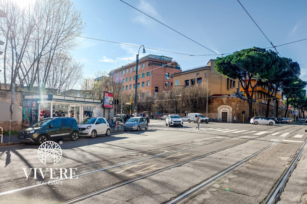 Esercizio commerciale in vendita a Roma