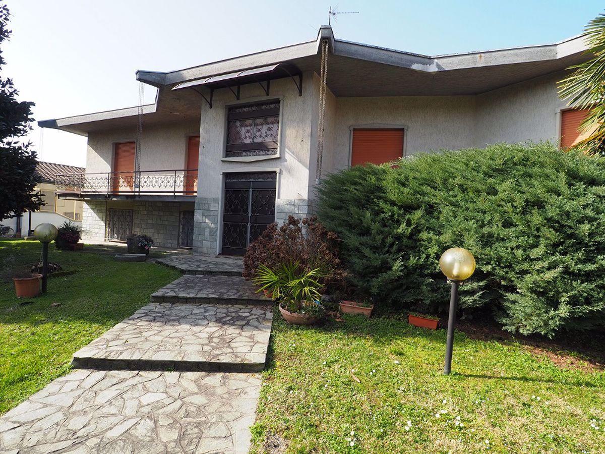 Villa in vendita a Pontirolo Nuovo