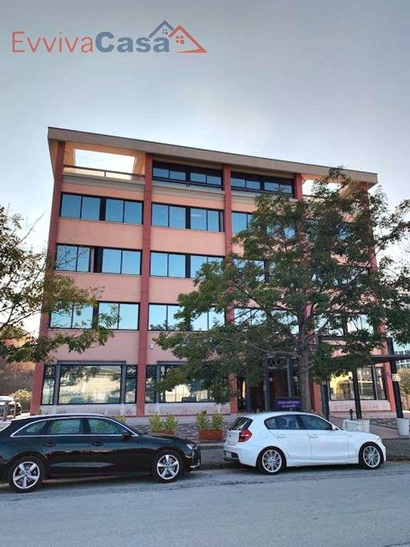 Negozio in affitto a Senigallia