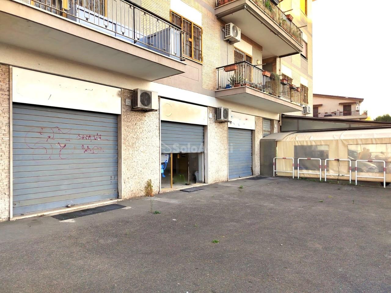 Negozio in affitto a Roma