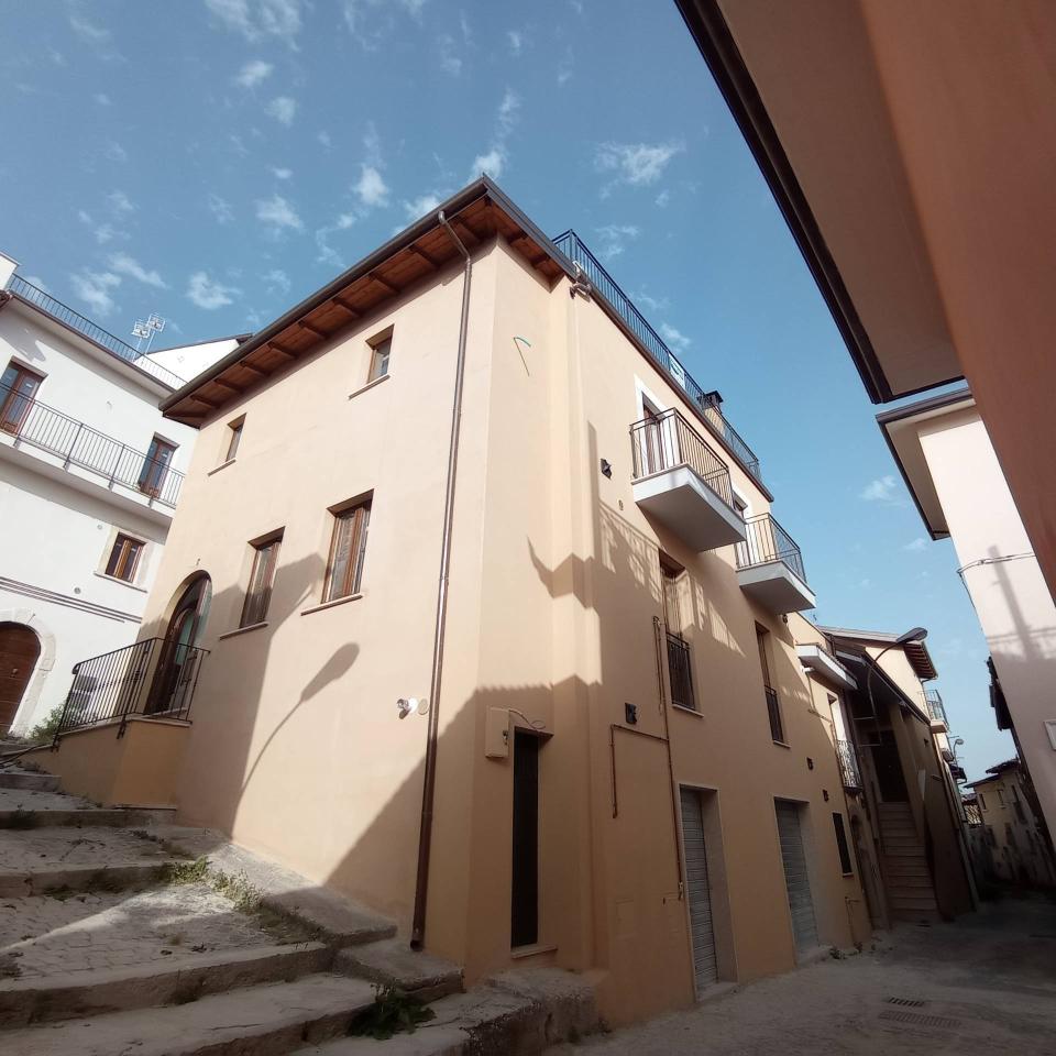Esercizio commerciale in vendita a L'Aquila