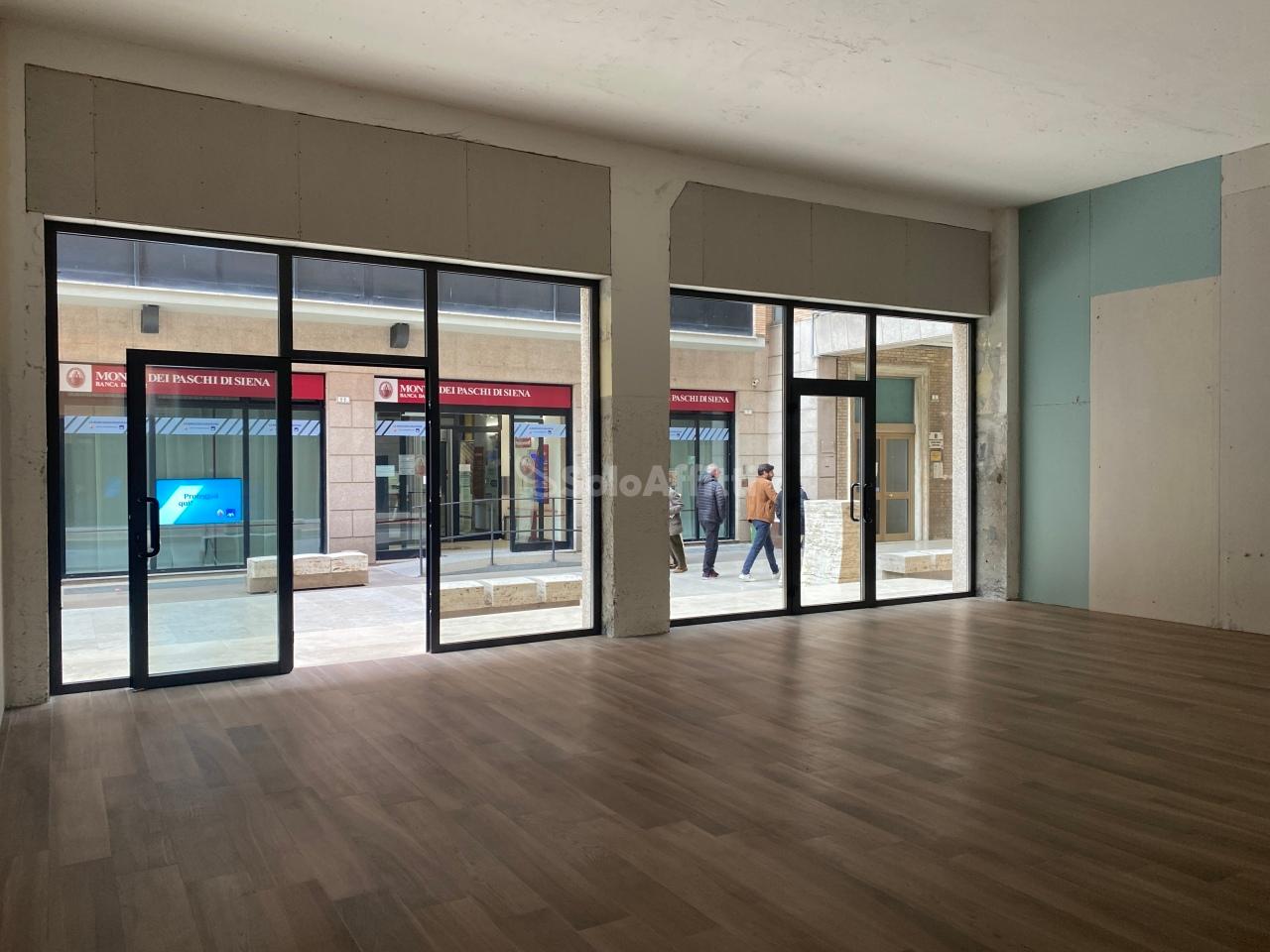 Negozio in affitto a Macerata