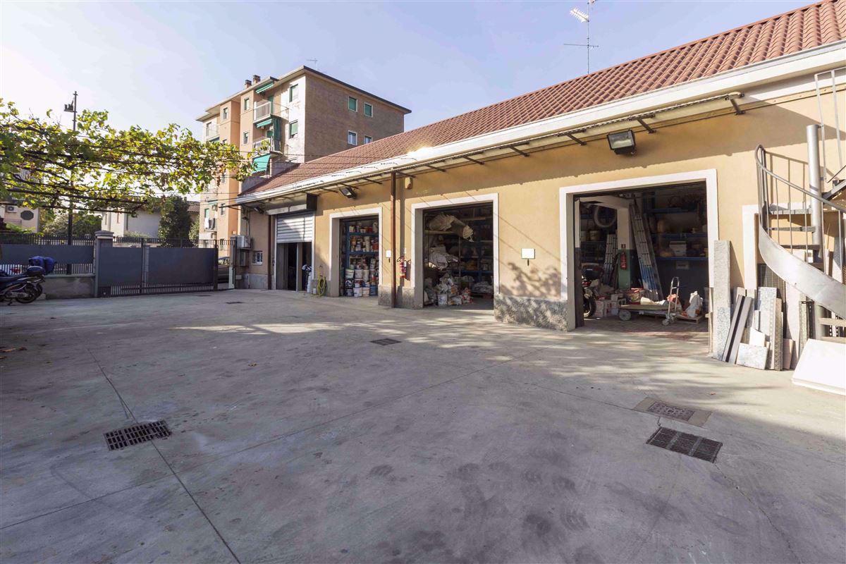 Palazzina commerciale in vendita a Cinisello Balsamo