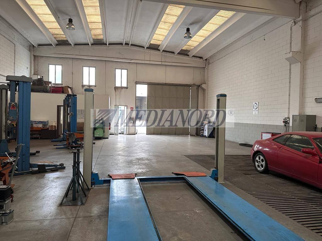 Capannone in vendita a Seriate