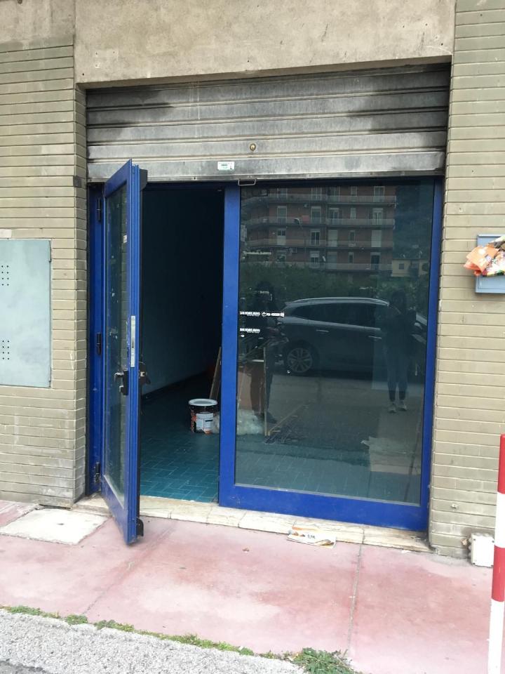 Negozio in affitto a Cassino