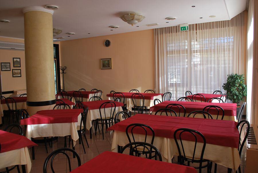 Ristorante in vendita a Belforte All'Isauro