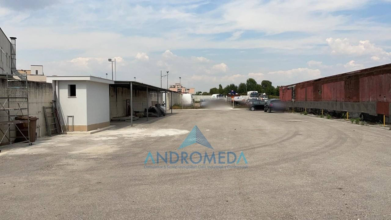 Terreno edificabile industriale in affitto a Casoria
