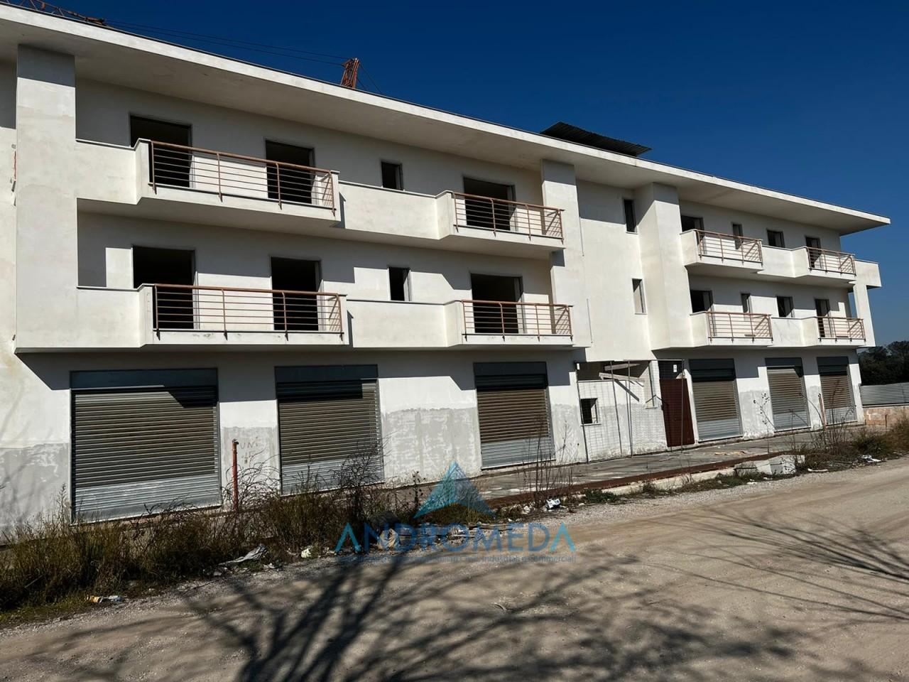 Palazzina commerciale in affitto a Sant'Antimo