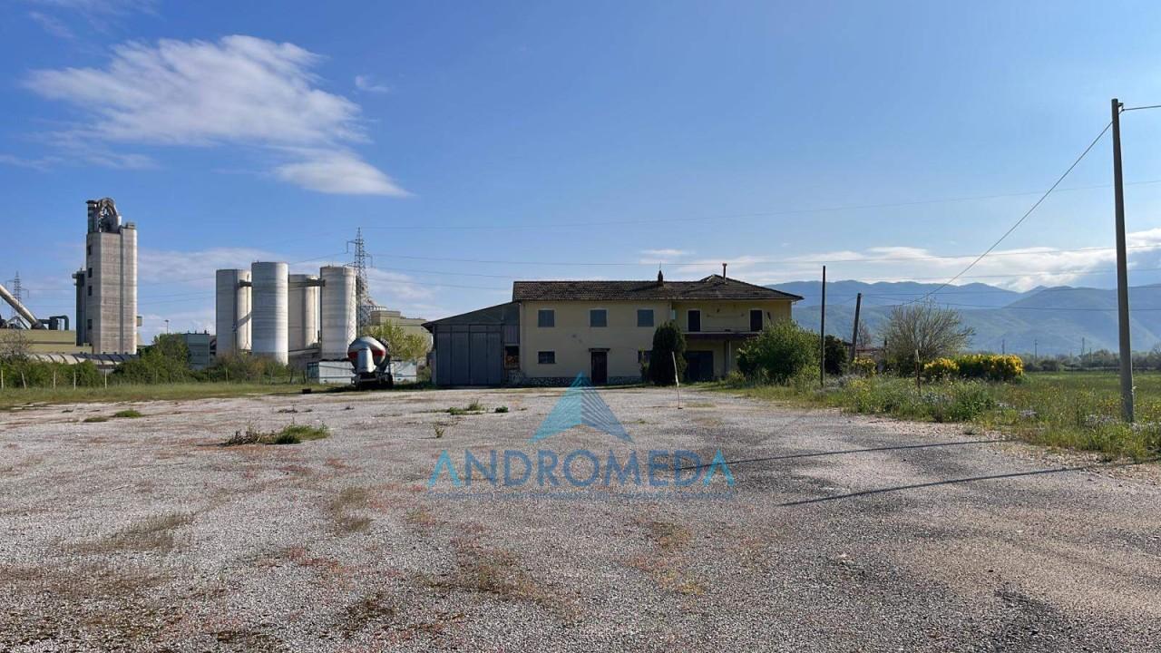 Palazzo in vendita a Sesto Campano