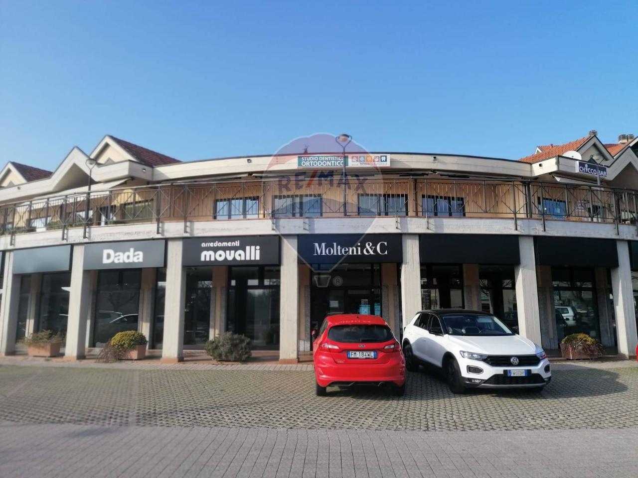 Esercizio commerciale in vendita a Sesto Calende