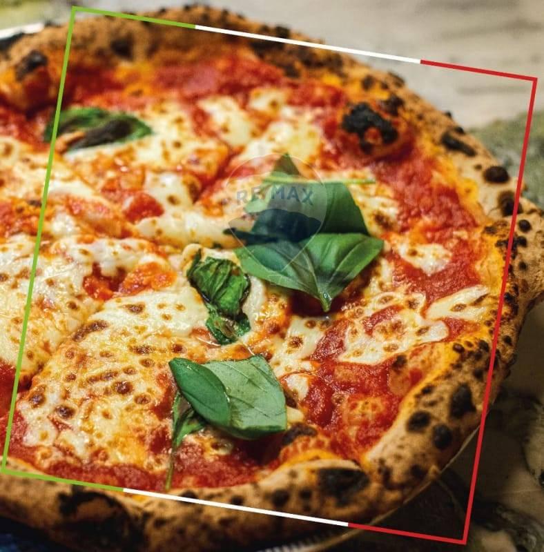 Esercizio commerciale in vendita a Angera