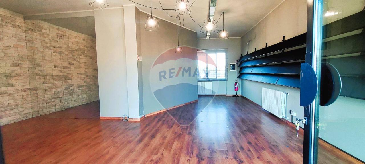 Negozio in affitto a Castelletto Sopra Ticino