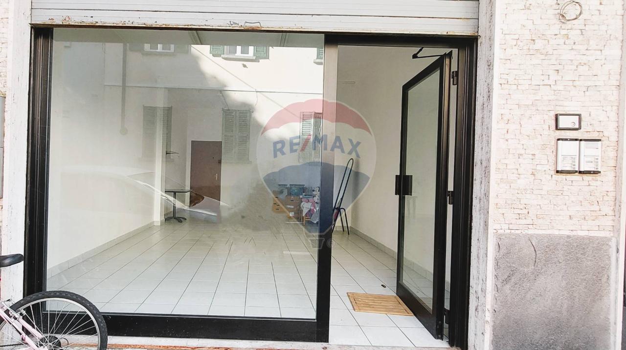 Negozio in affitto a Sesto Calende