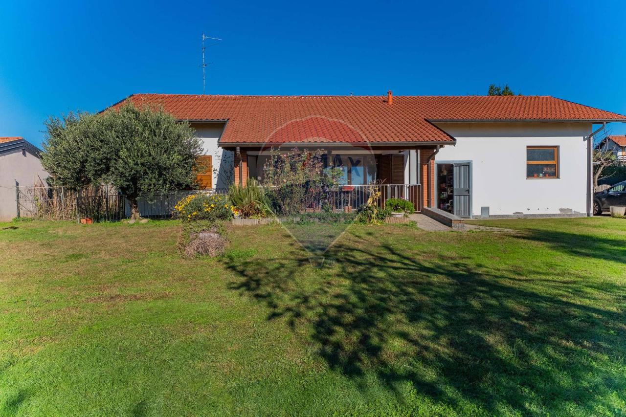 Villa in vendita a Varallo Pombia