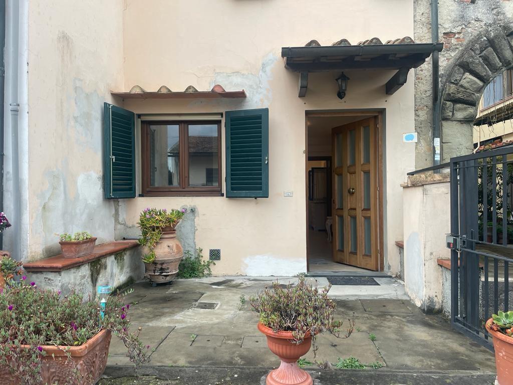 Casa indipendente in vendita a Campi Bisenzio